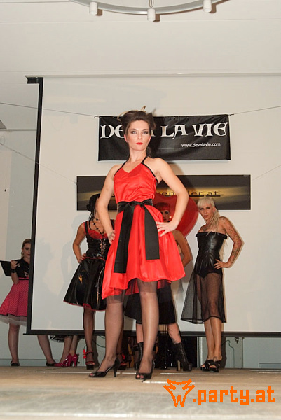 Party.at - Photos: Lack-Leder-Nacht, Schloss Hunyadi