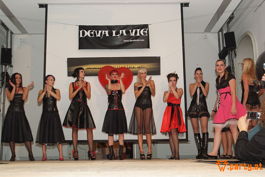 Party.at - Photos: Lack-Leder-Nacht, Schloss Hunyadi